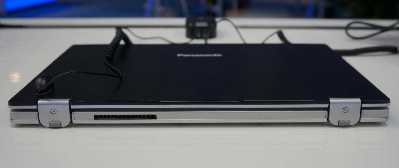 Panasonic Toughbook-ultrabook met omklapbaar scherm - Hands-on - Tweakers