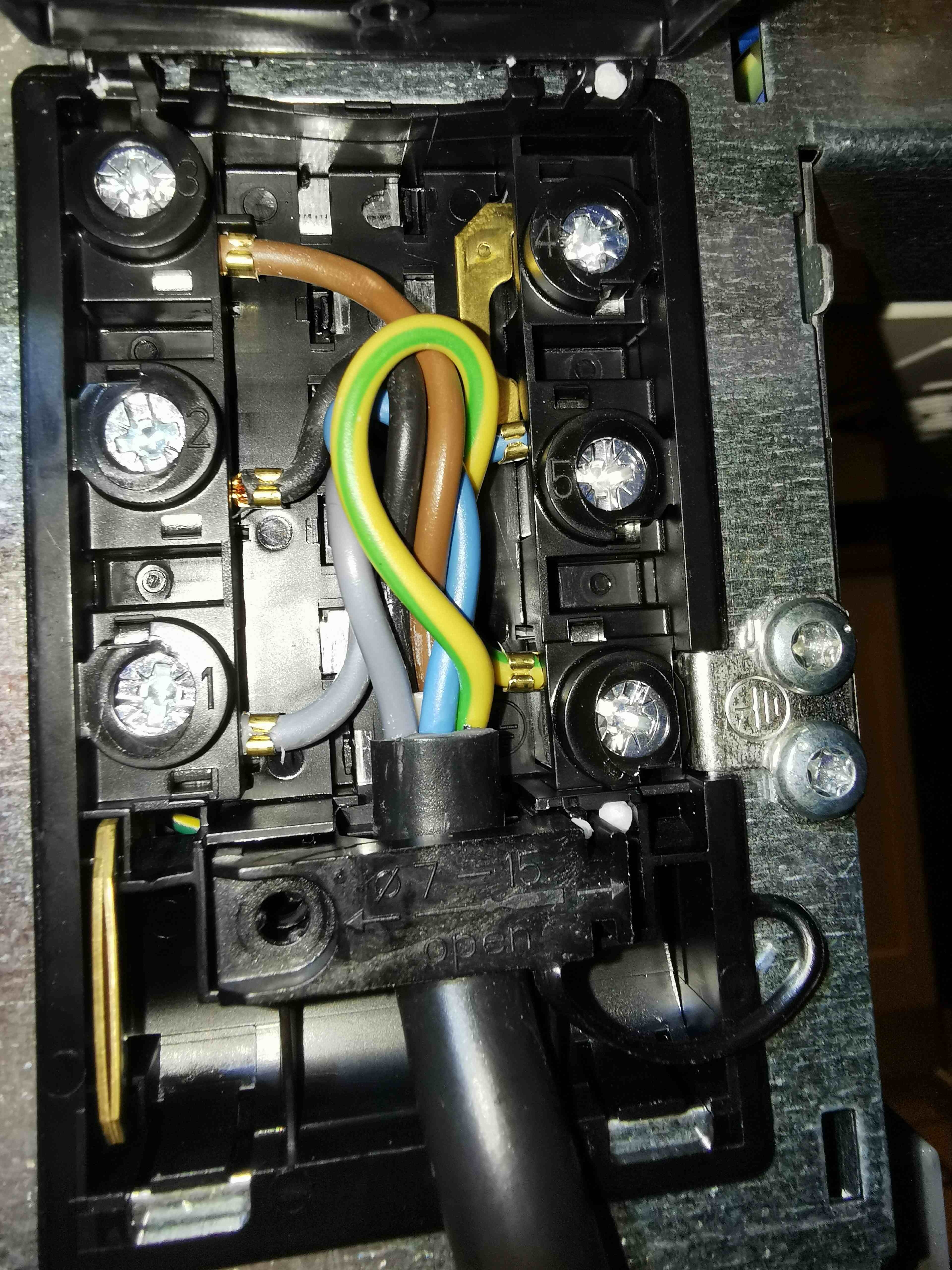 Hoe 2-fase perilex kabel aan inductiefornuis aansluiten? - Bouwen en ...