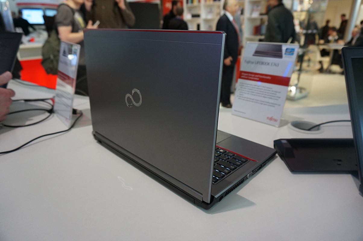 Fujitsu introduceert dunne zakelijke laptops - Computer - Nieuws - Tweakers