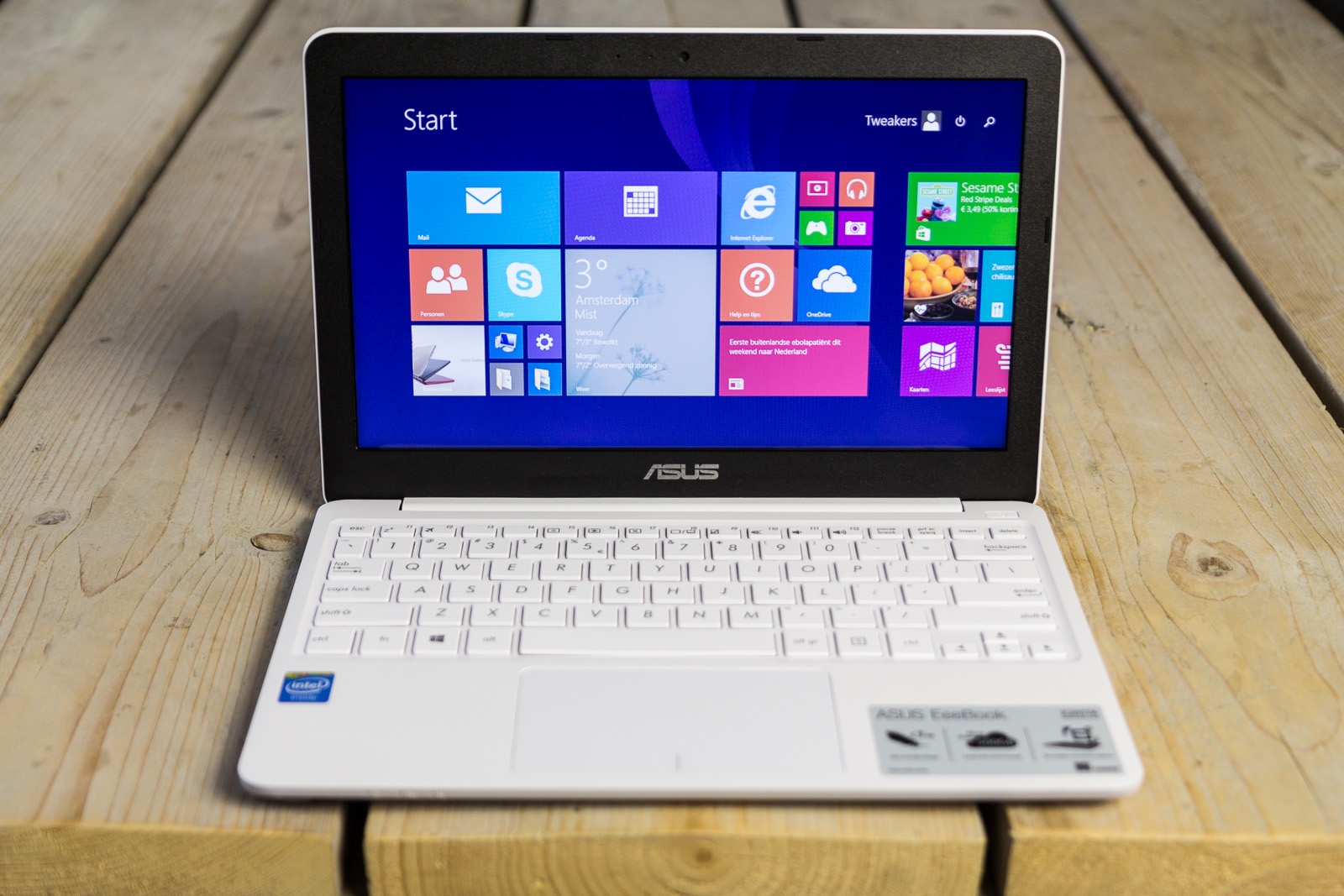 Asus F205 Review - Specificaties en fotogalerij - Tweakers