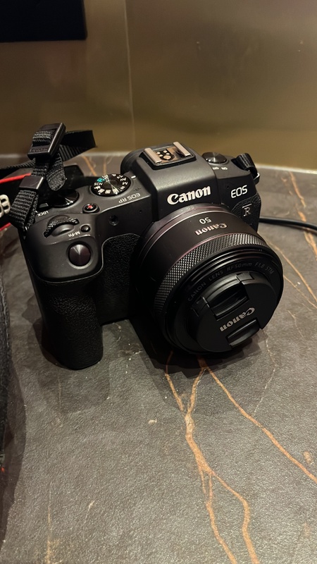 Canon EOS RP + RF 24-50mm F/4.5-6.3 IS STM Zwart aangeboden - Vraag ...