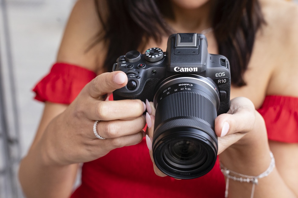 Canon introduceert EOS R7- en R10-camera's met APS-C-sensor - Tweakers