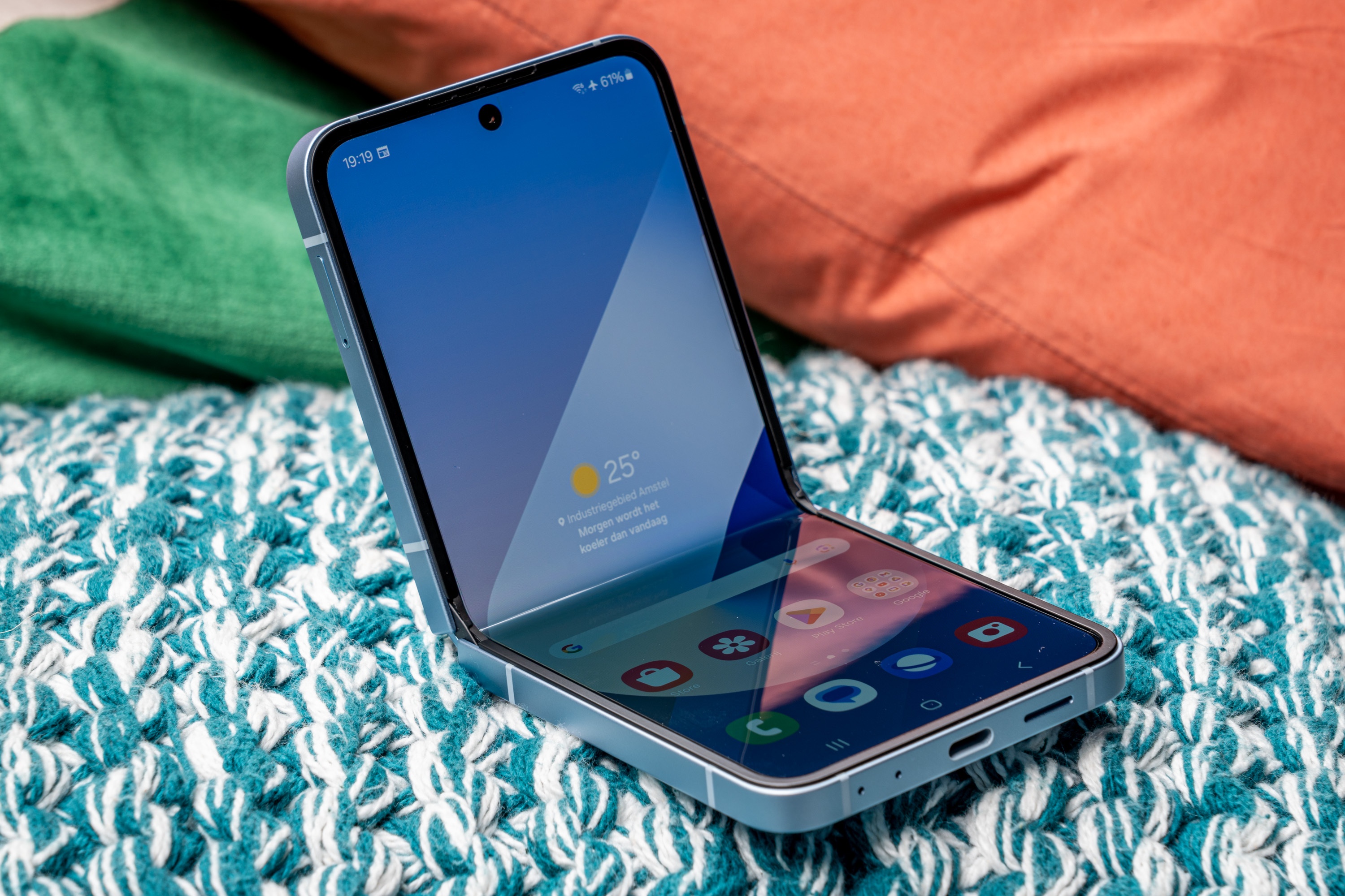 Samsung Galaxy Z Flip6 vs. Motorola razr 50 Ultra Review - Tweakers