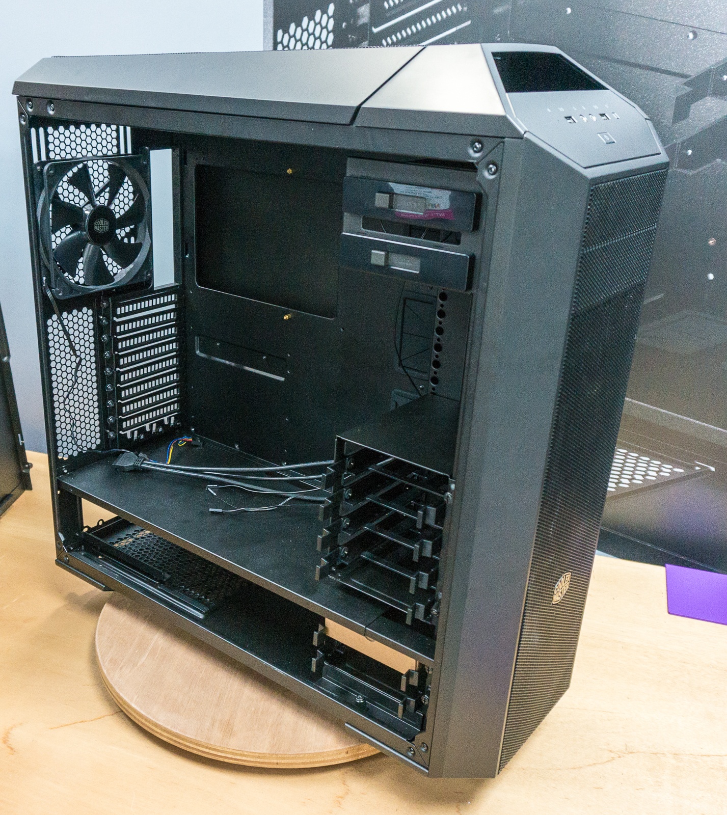 Nieuwe behuizingen op Computex - Preview - Tweakers