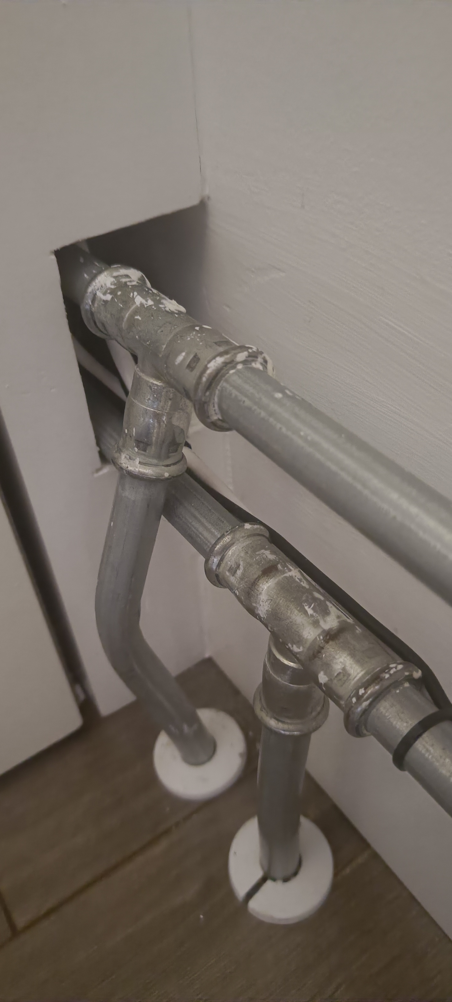 stalen CV buizen aan de muur in een s-bocht buigen - Duurzame energie ...