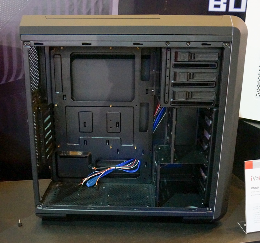 Enermax introduceert iVector-behuizingen - Tweakers