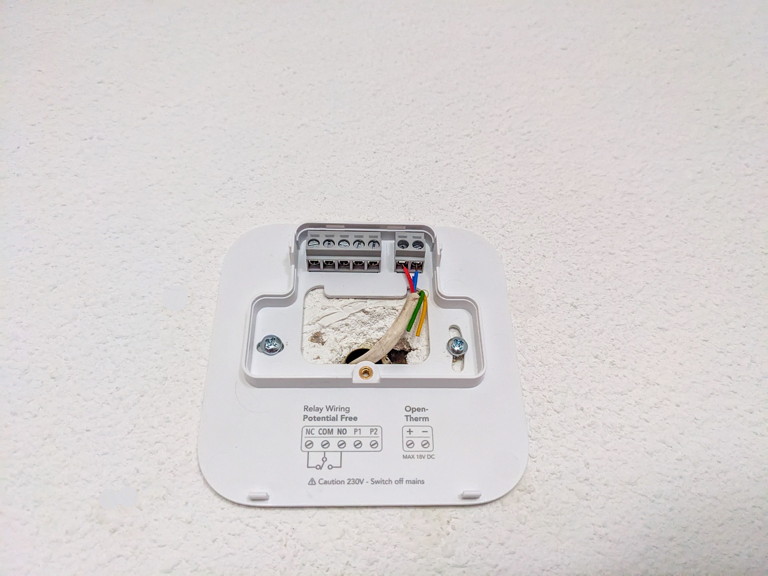Tado X-serie Review - Verpakking en installatie - Tweakers