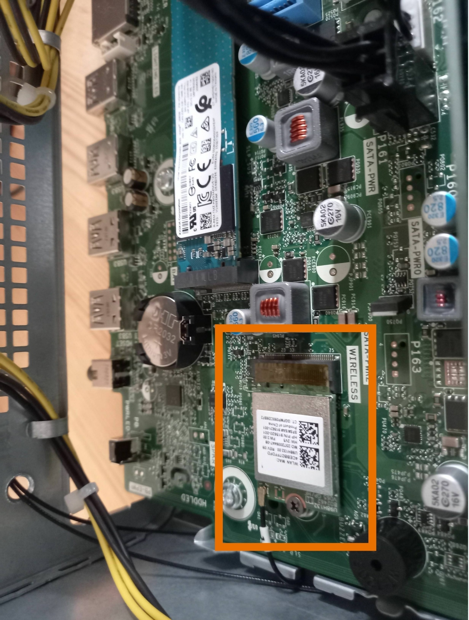 Layout moederbord Baker 8767 - Processors, moederborden en geheugen - GoT