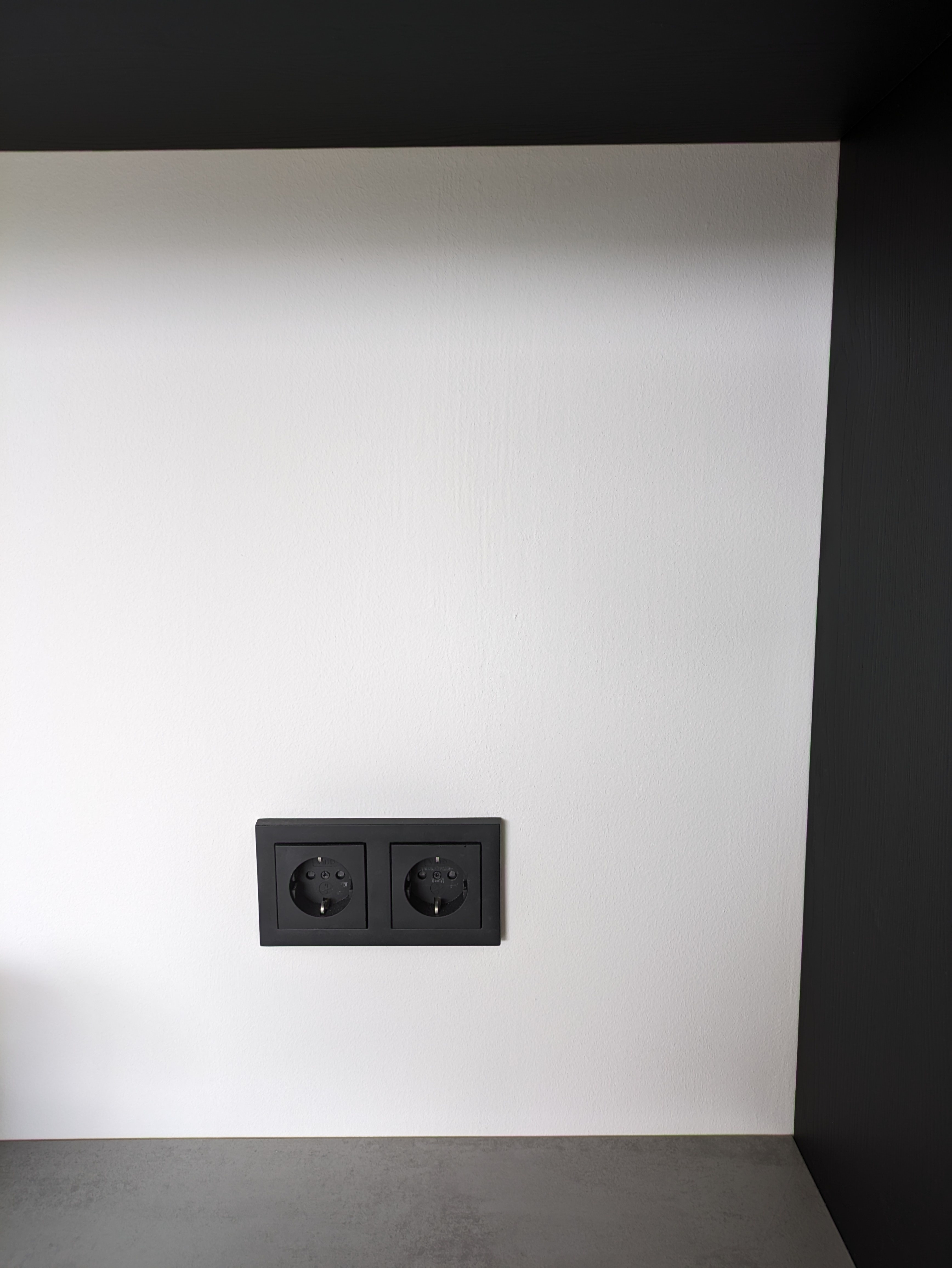 Groepen verticale strepen gestucte muur na voorstrijk/sauzen - Bouwen ...