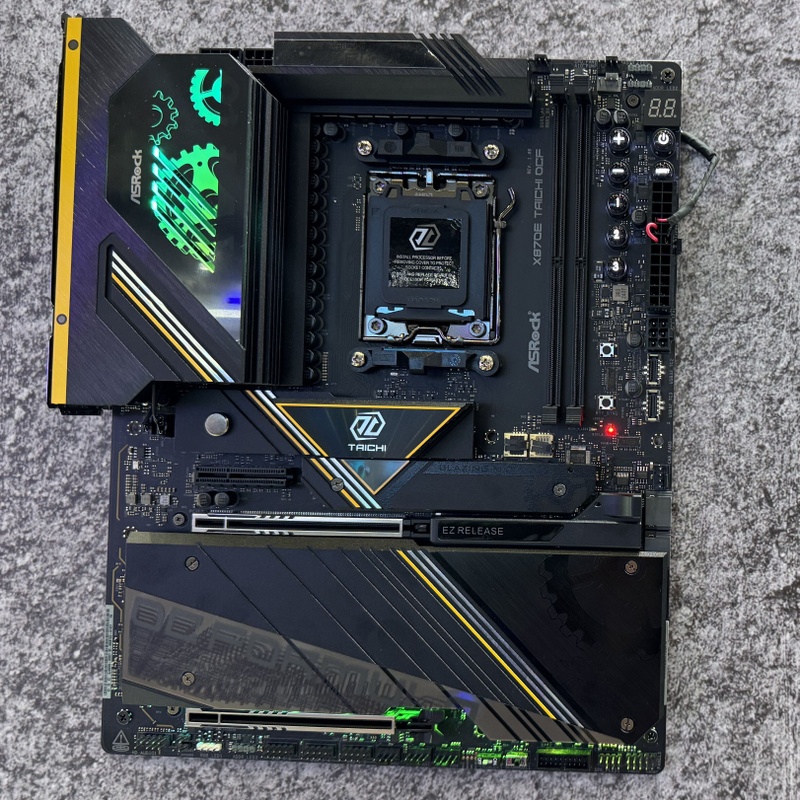 ASRock onthult eerste overklokmoederbord voor AMD-processors - Tweakers