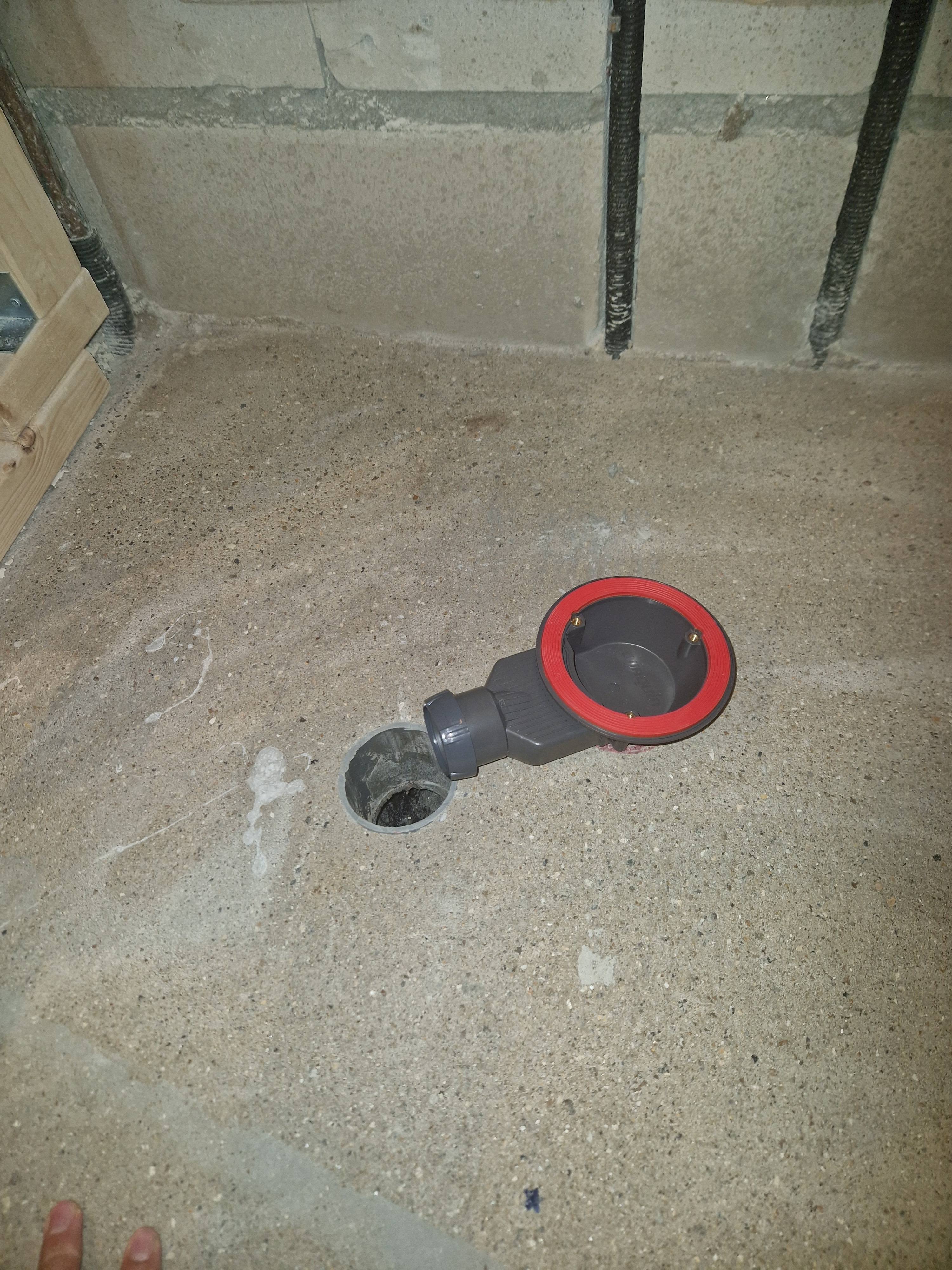 Nieuwe doucheafvoer aansluiten - Bouwen en klussen - GoT