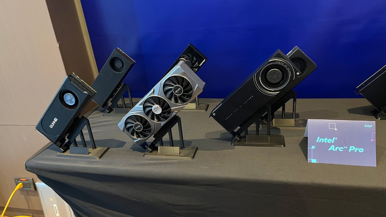 Intel Arc Pro B60 krijgt 24GB vram en komt ook beschikbaar als dual-gpu-variant - Tweakers