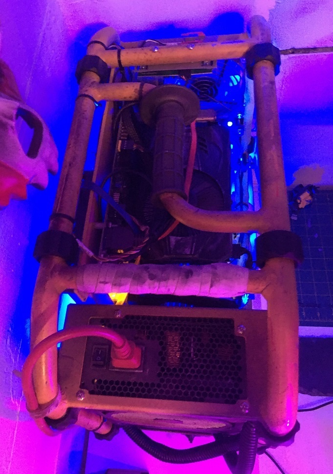 Casemodder maakt pc-behuizing die is geïnspireerd op Destiny 2-rocket ...