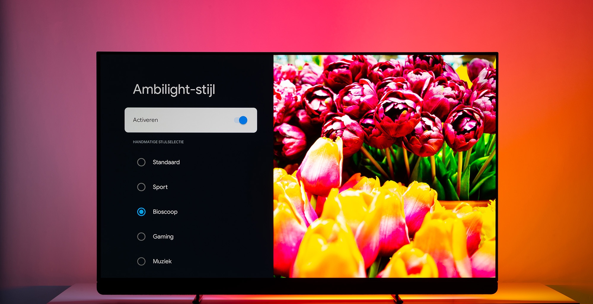 Philips OLED909-oled-tv Review - Uiterlijk en aansluitingen - Tweakers