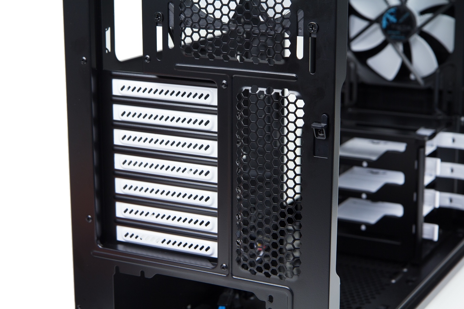 Fractal Design R5-behuizing Review - Specificaties en fotogalerij ...