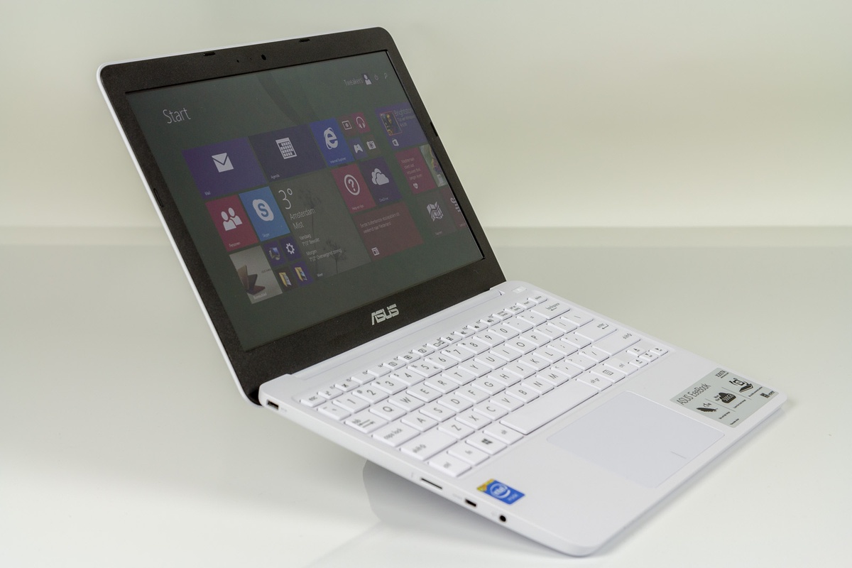 Asus F205 Review - Specificaties en fotogalerij - Tweakers