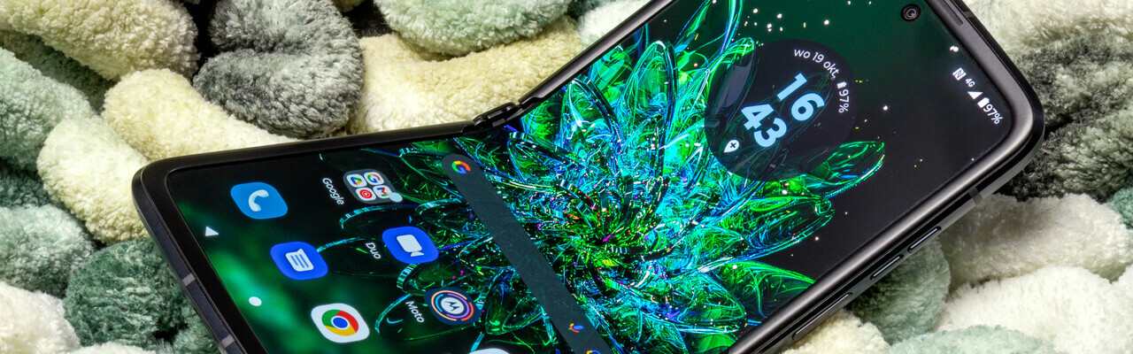 Motorola Razr (2022)-foldable - Tweakers