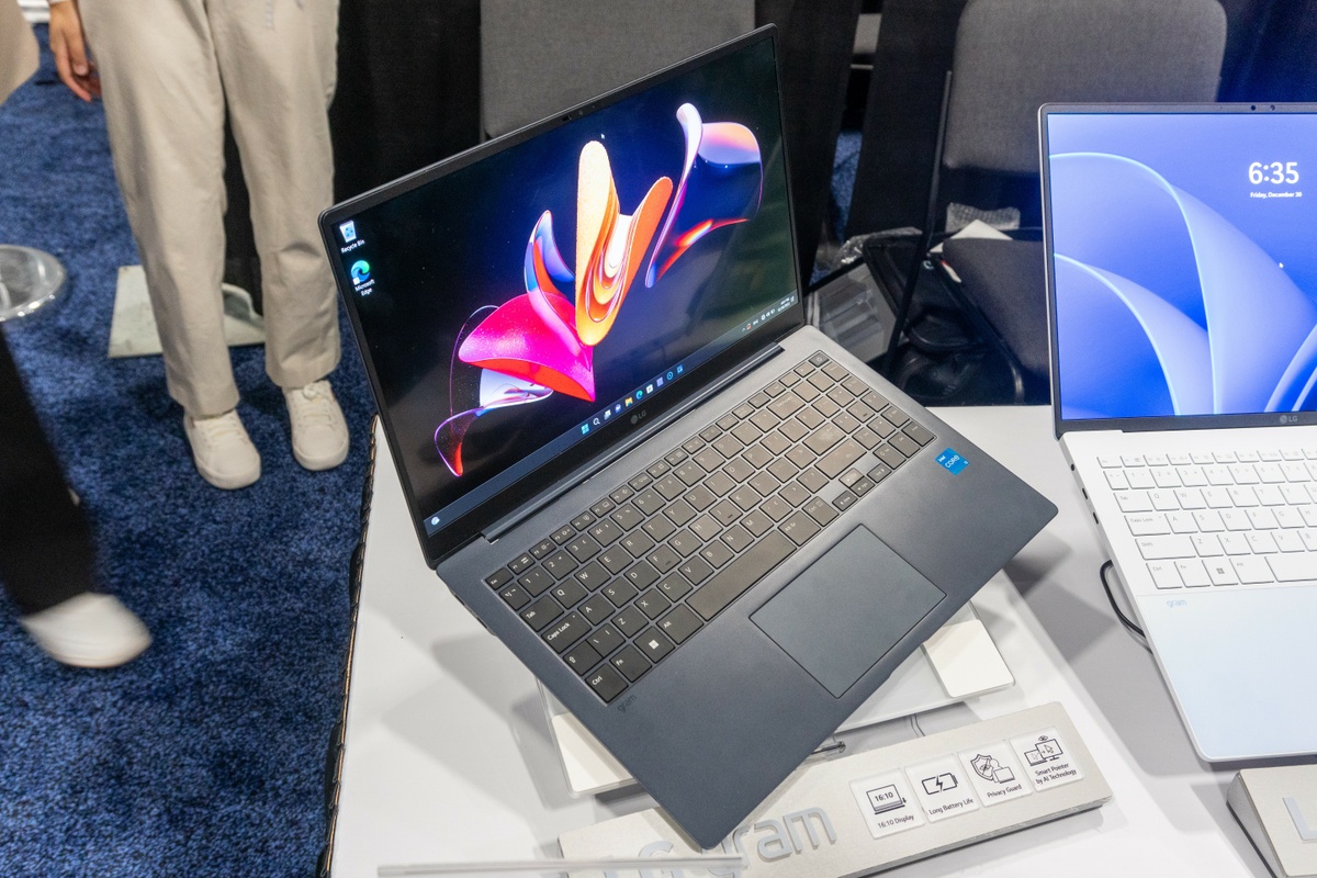 LG presenteert nieuwe Gram-laptops met oledschermen - Tweakers