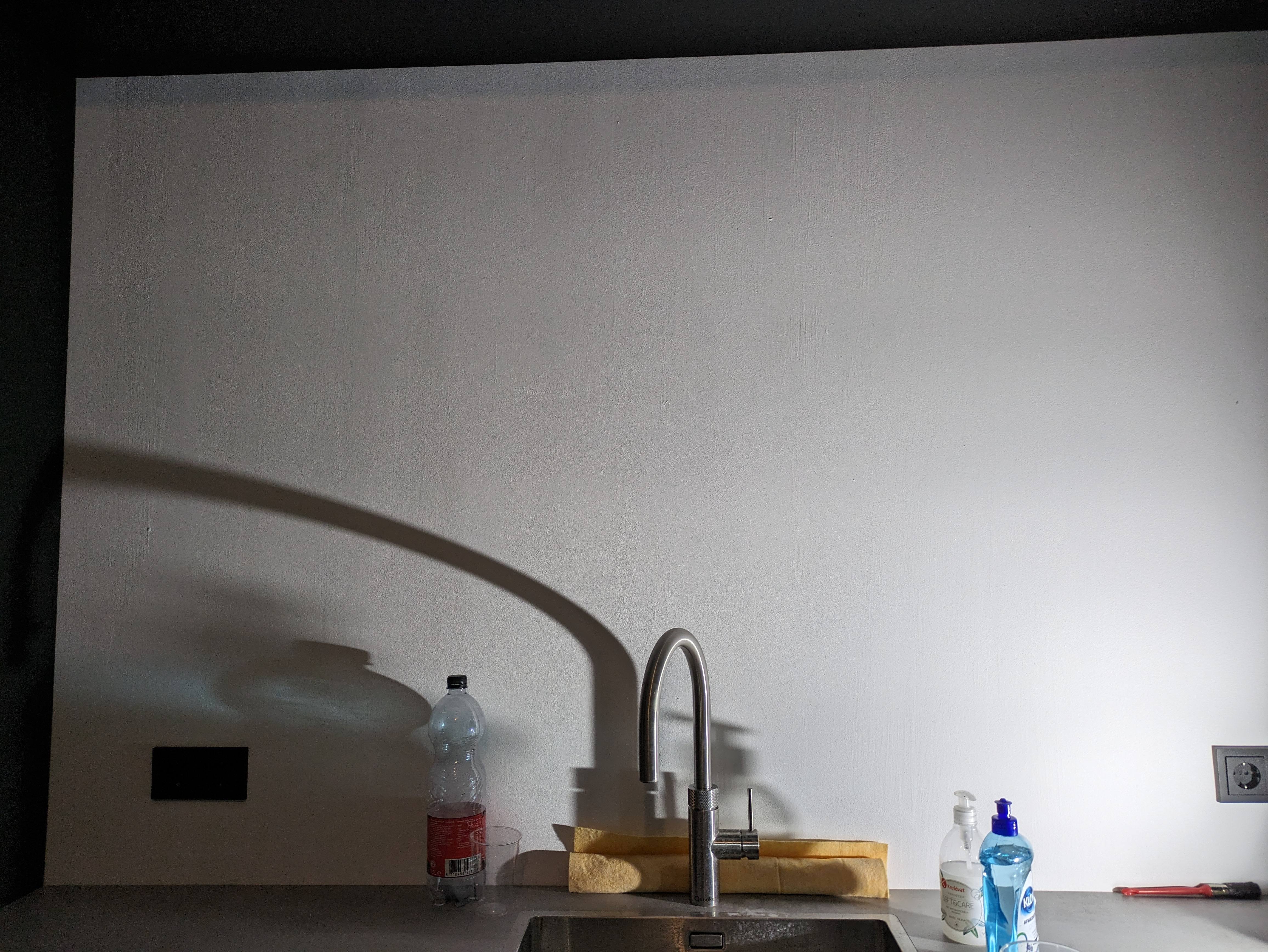 Groepen verticale strepen gestucte muur na voorstrijk/sauzen - Bouwen ...