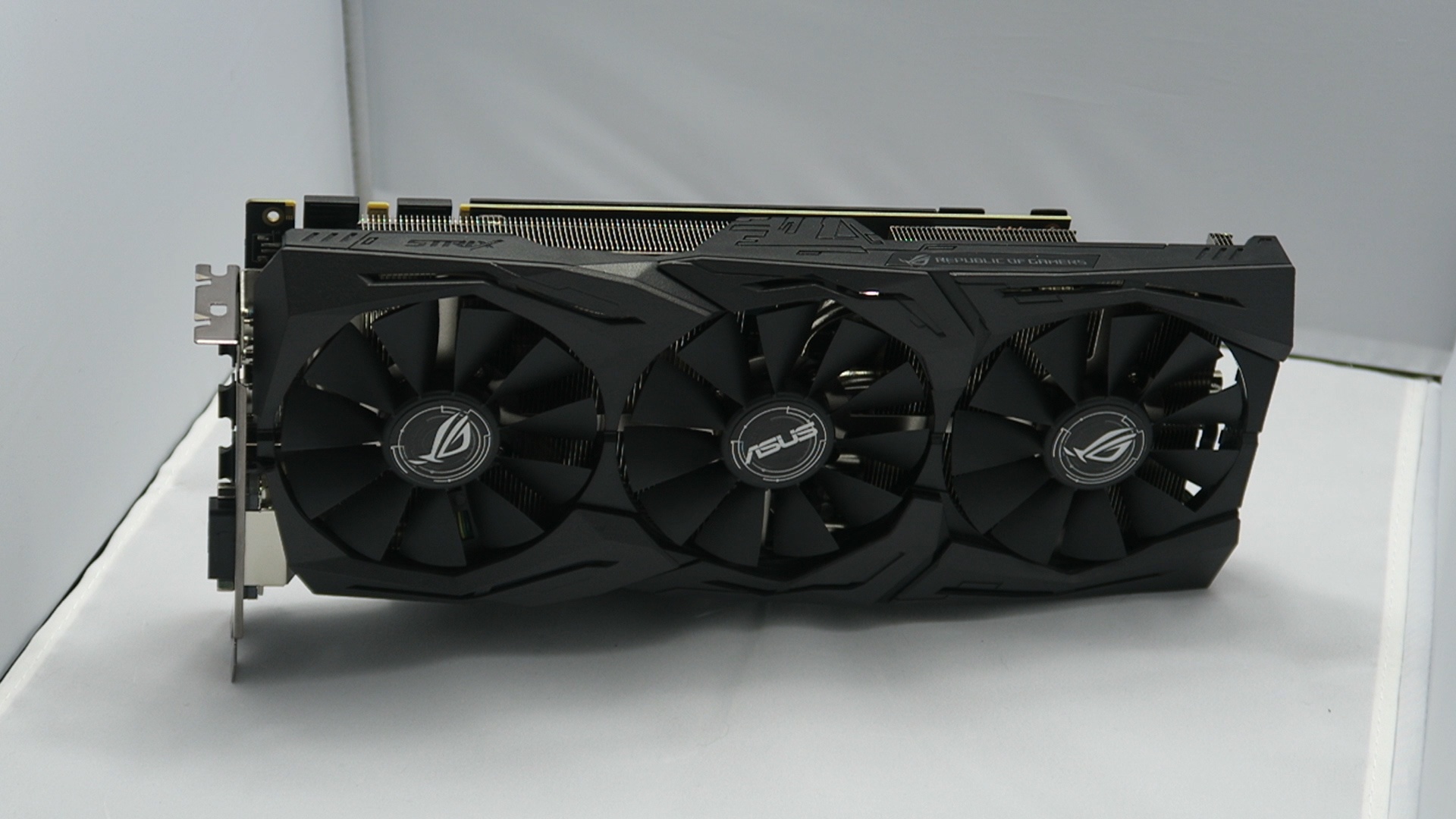 ASUS ROG STRIX-GTX1080-O8G-GAMING - MSSH_NL - Product reviews - Tweakers