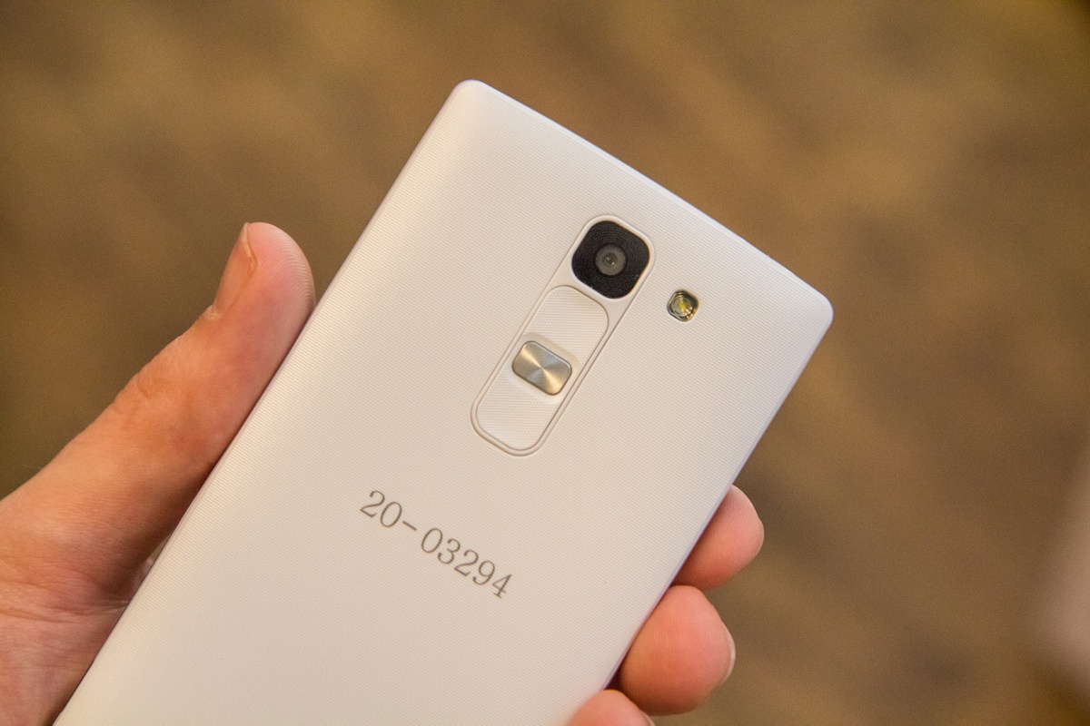 LG Spirit: de eerste gebogen midrange-telefoon - Preview - Tweakers