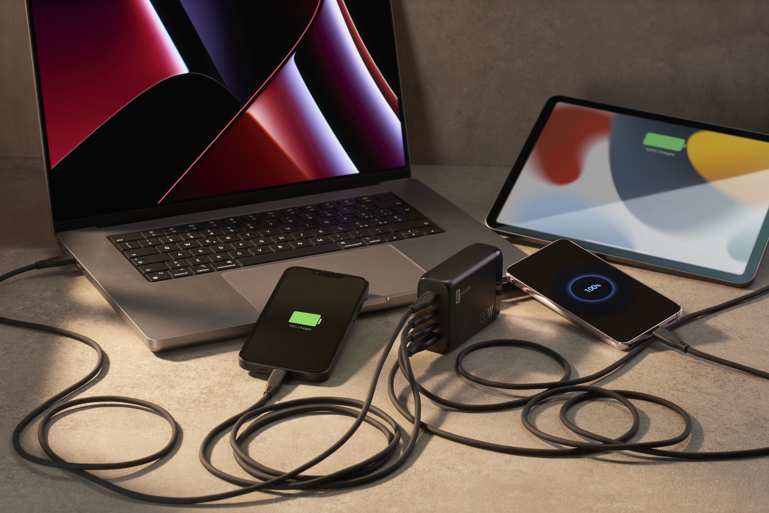 Cellular Line Multipower Desk GaN 130W - Kenmerken - Tweakers