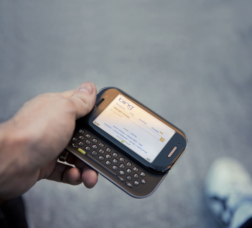 Microsoft onthult eigen 'Kin'-telefoons - Tweakers