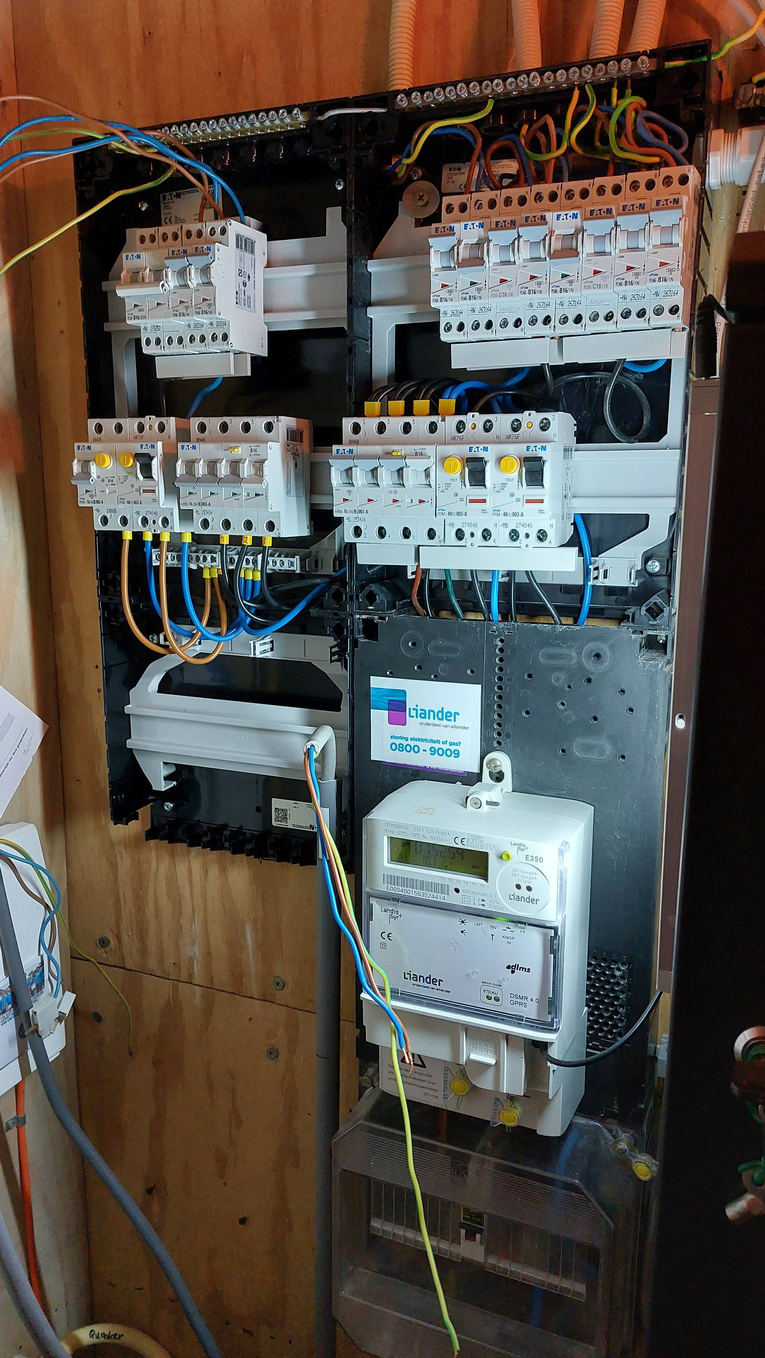 Uitbreiding groepenkast met uitvoer aan onderkant - Duurzame energie en ...