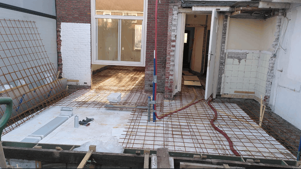 Tijdens het storten van beton kwam wapening naar boven - Bouwen en ...
