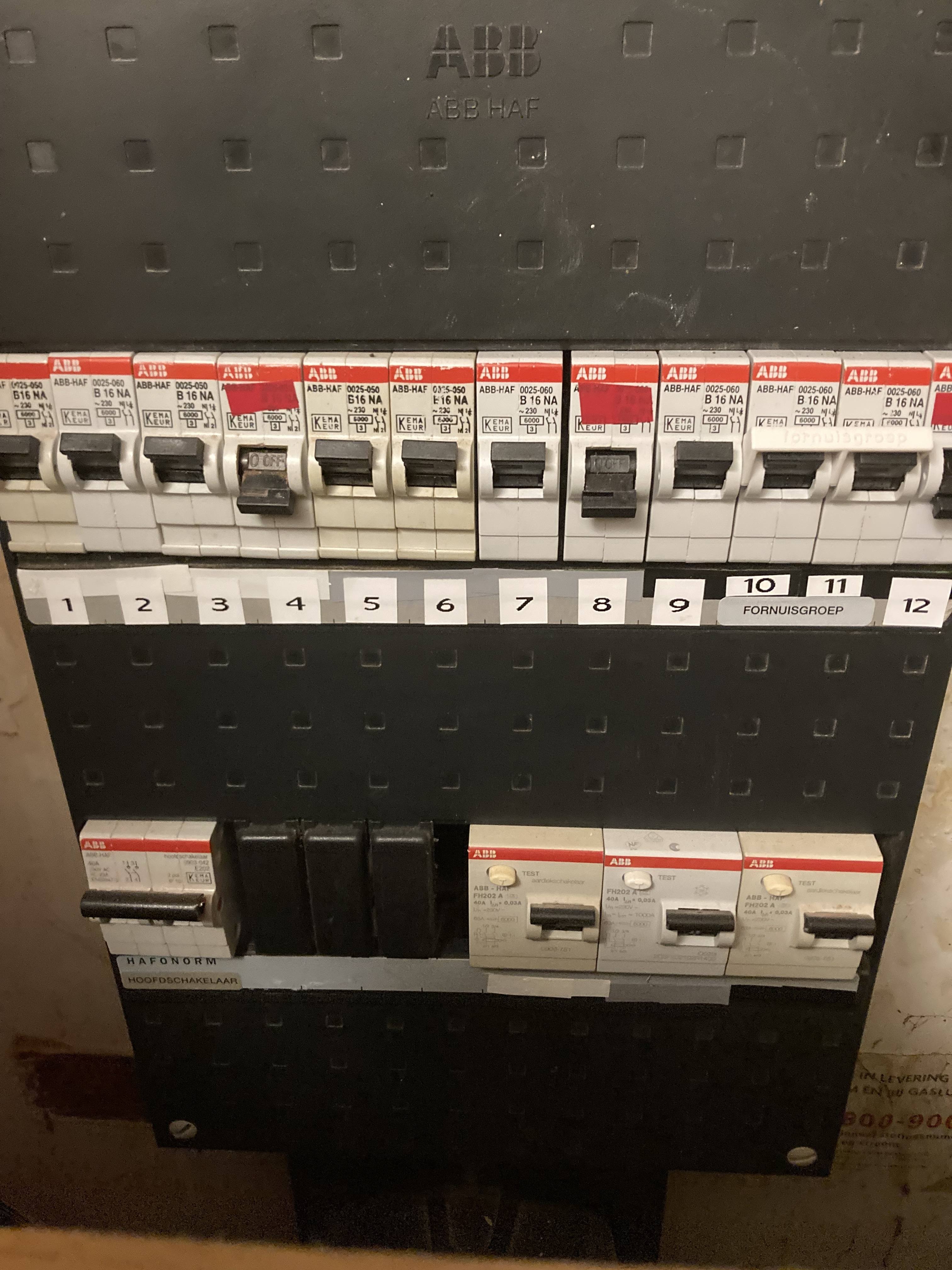 Nieuwe mantelbuis en hoofdzekering vervangen - Duurzame energie en ...