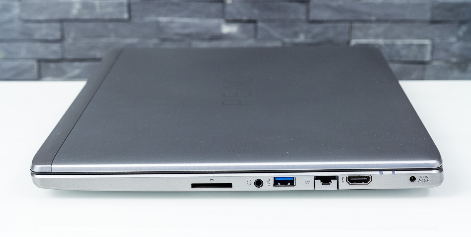 Peaq-laptops Review - Tweakers