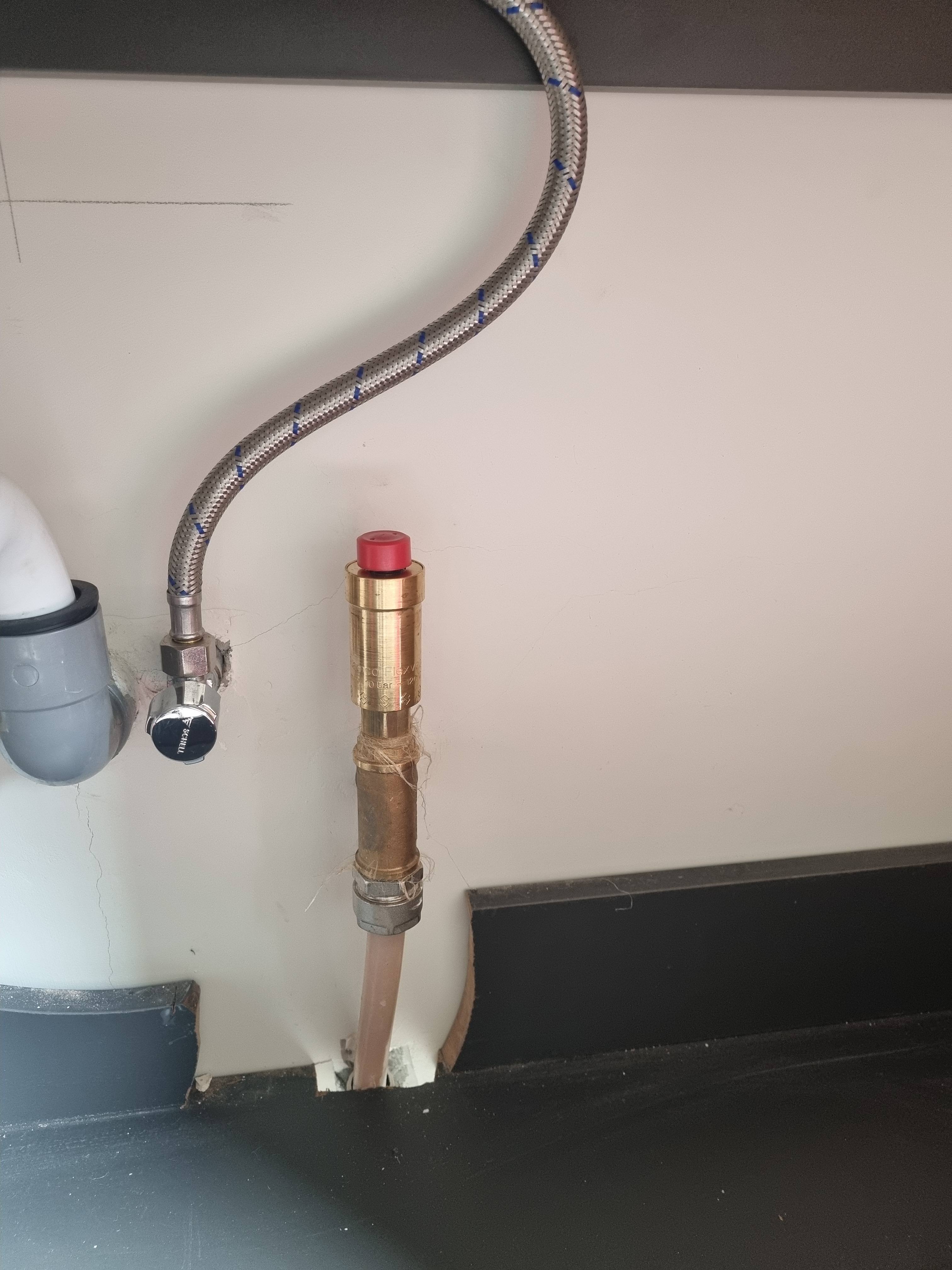 Vloerverwarming - vloer in badkamer niet warm - Duurzame energie en installaties - GoT