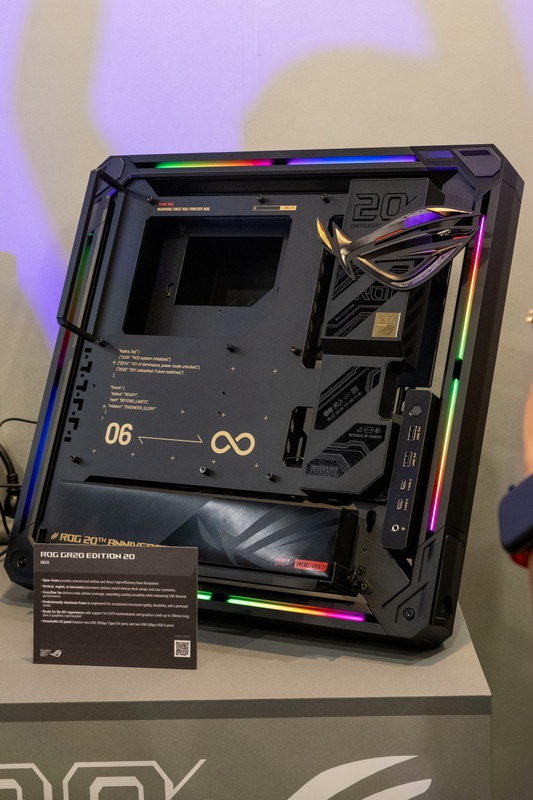 Open, modulaire behuizing van ASUS koelt ssd's met ...