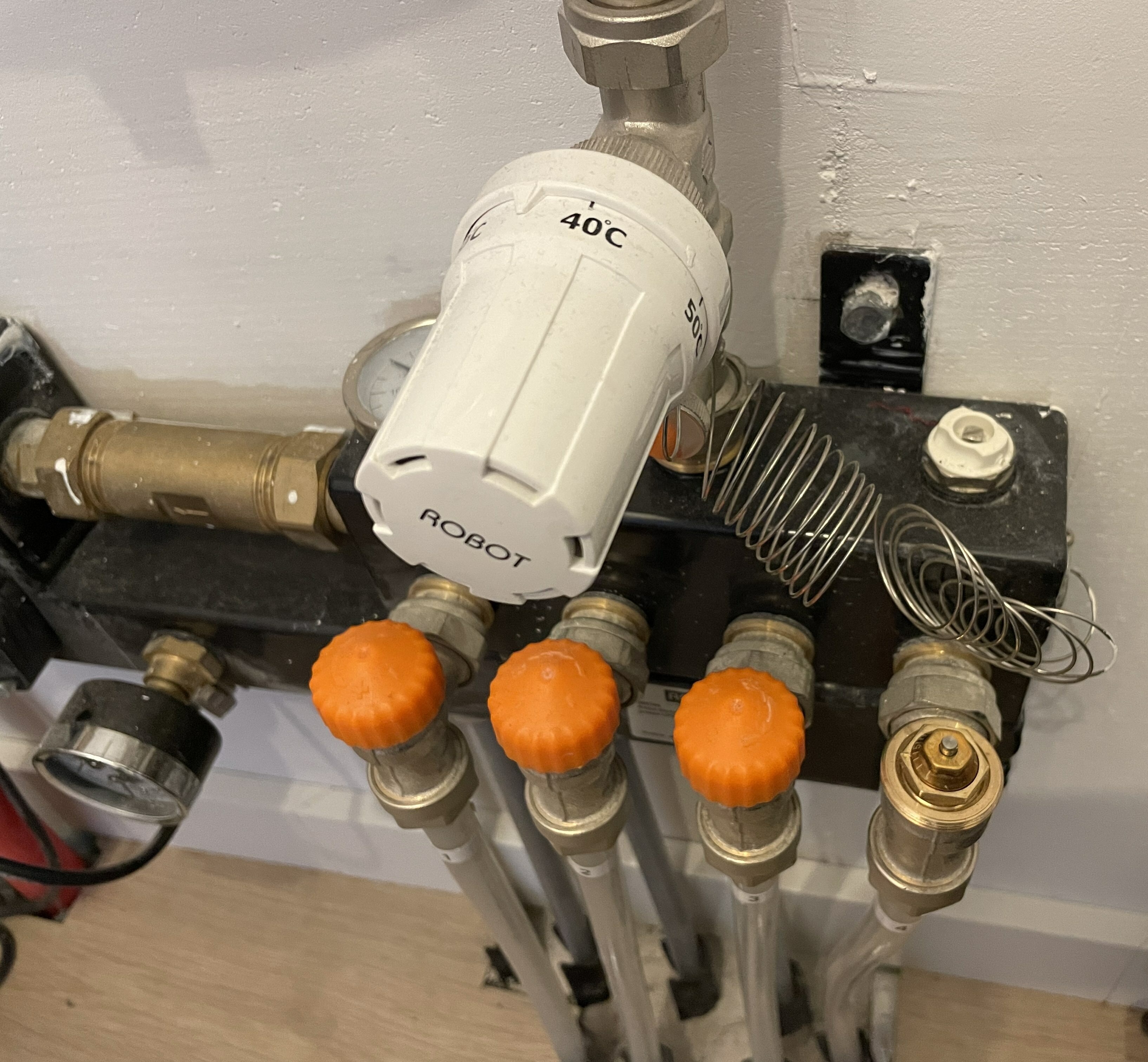 Vloerverwarming + warmtenet (stadwarmte) werkt niet - Duurzame energie en installaties - GoT