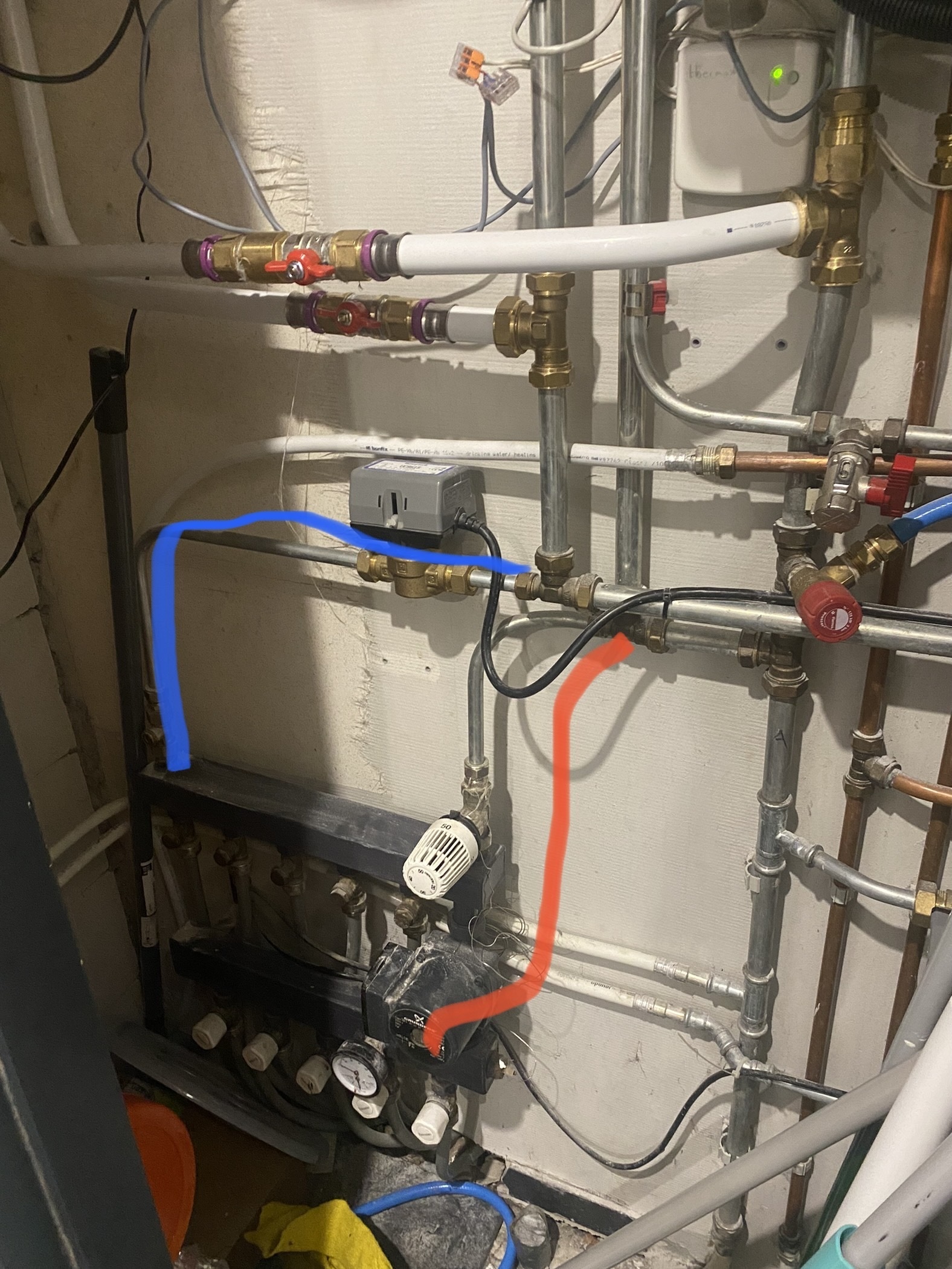 Vloerverwarmingverdeler vervangen bij overstap warmtepomp? - Duurzame energie en installaties - GoT