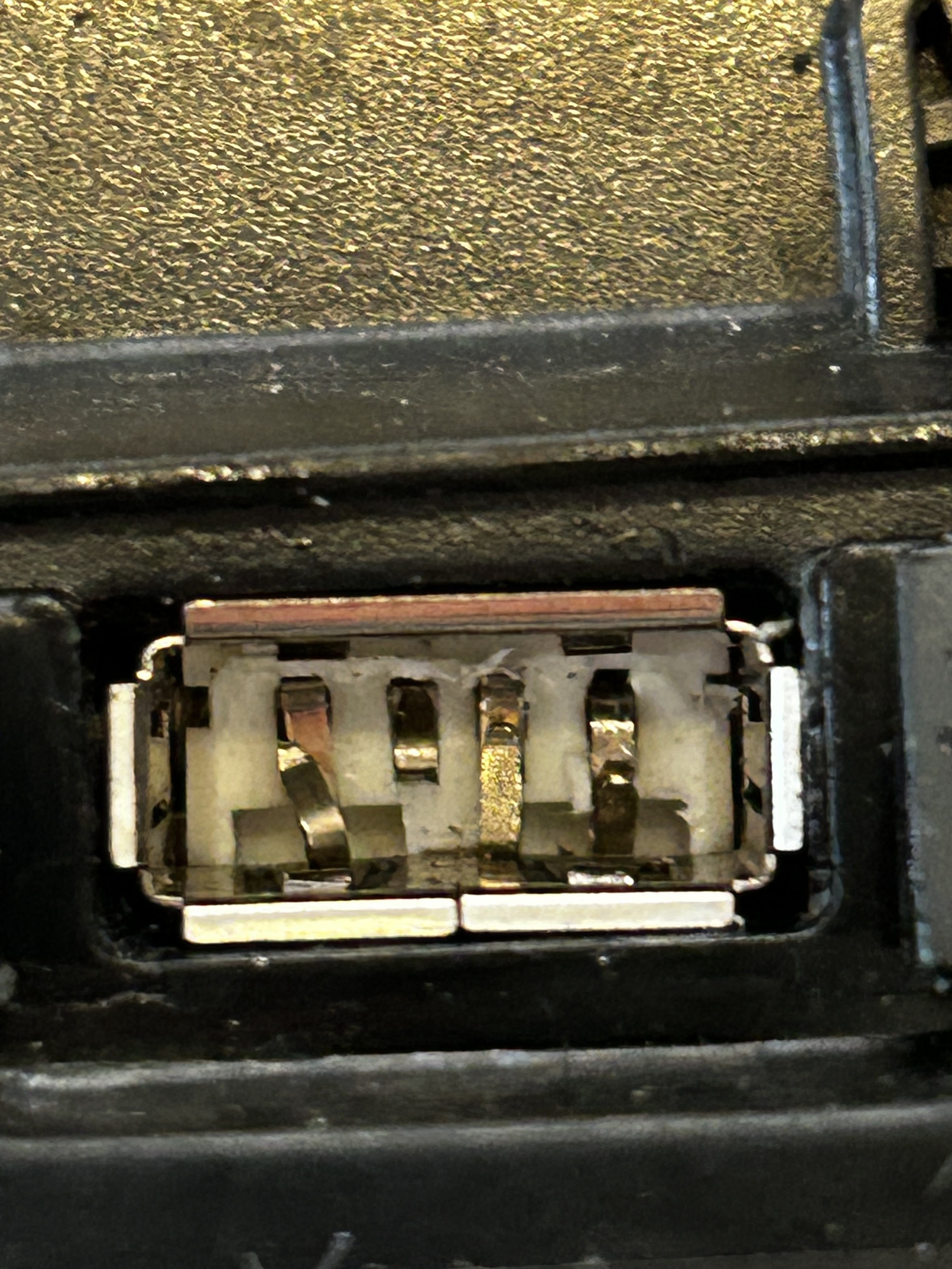 USB female beschadigd, hoe te repareren - Modding, mechanica en ...
