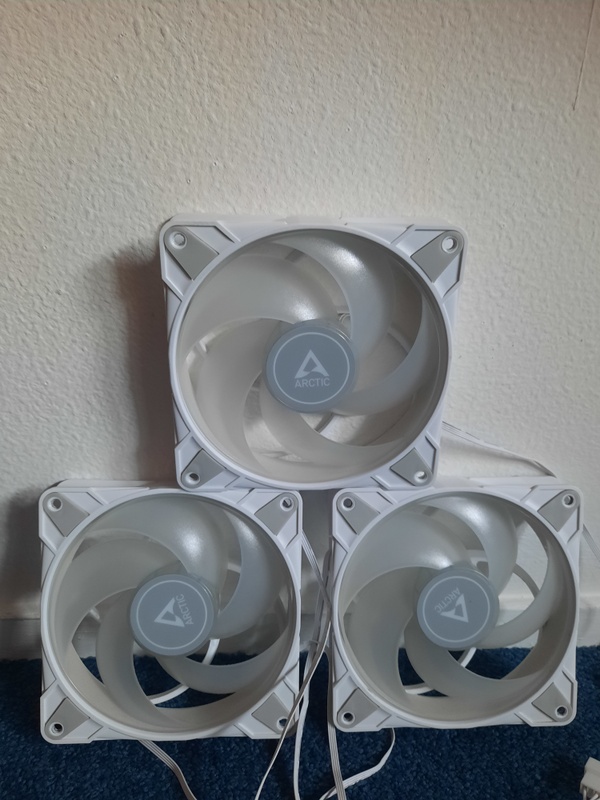 Arctic P12 PWM PST A-RGB RGB 0dB 3-pack Wit, 120mm aangeboden - Vraag ...