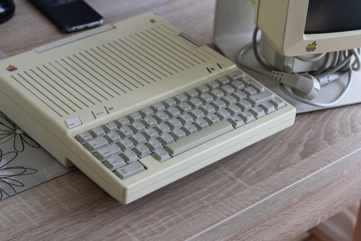 Apple IIc Apple II retro vintage computer voor de vezamelaar aangeboden ...