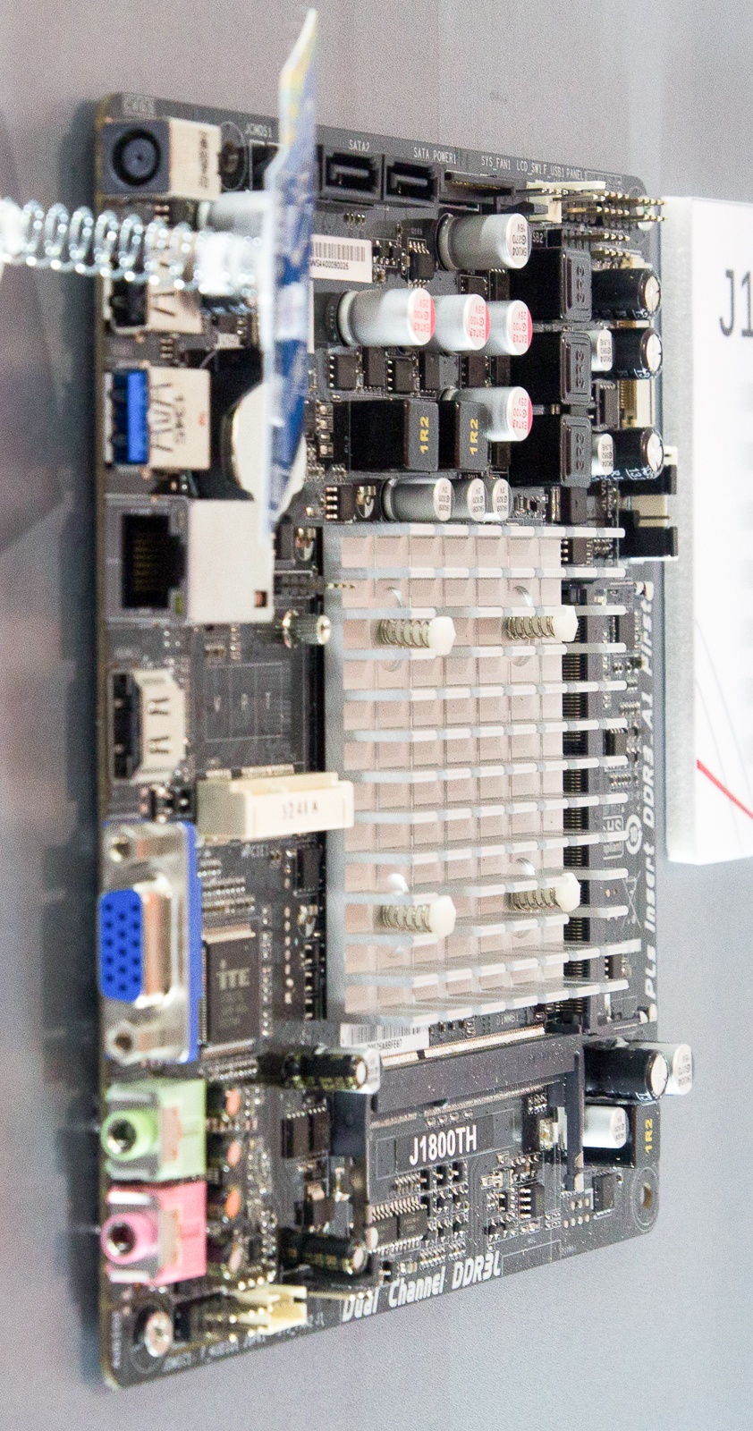 Biostar introduceert mini-pc iDEQ-T1 - Tweakers