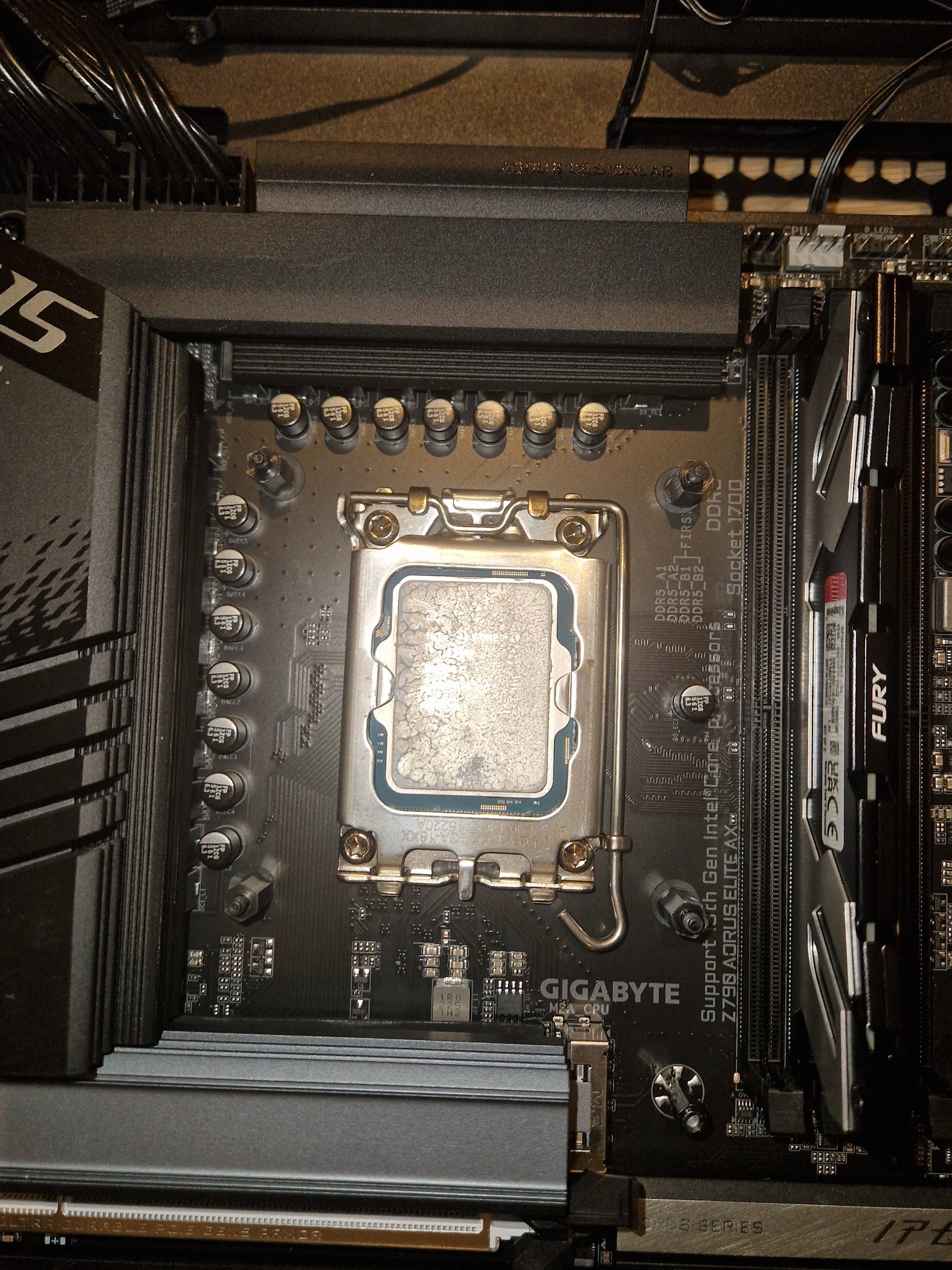 Nieuwe build. Cpu led mobo oranje - Processors, moederborden en ...