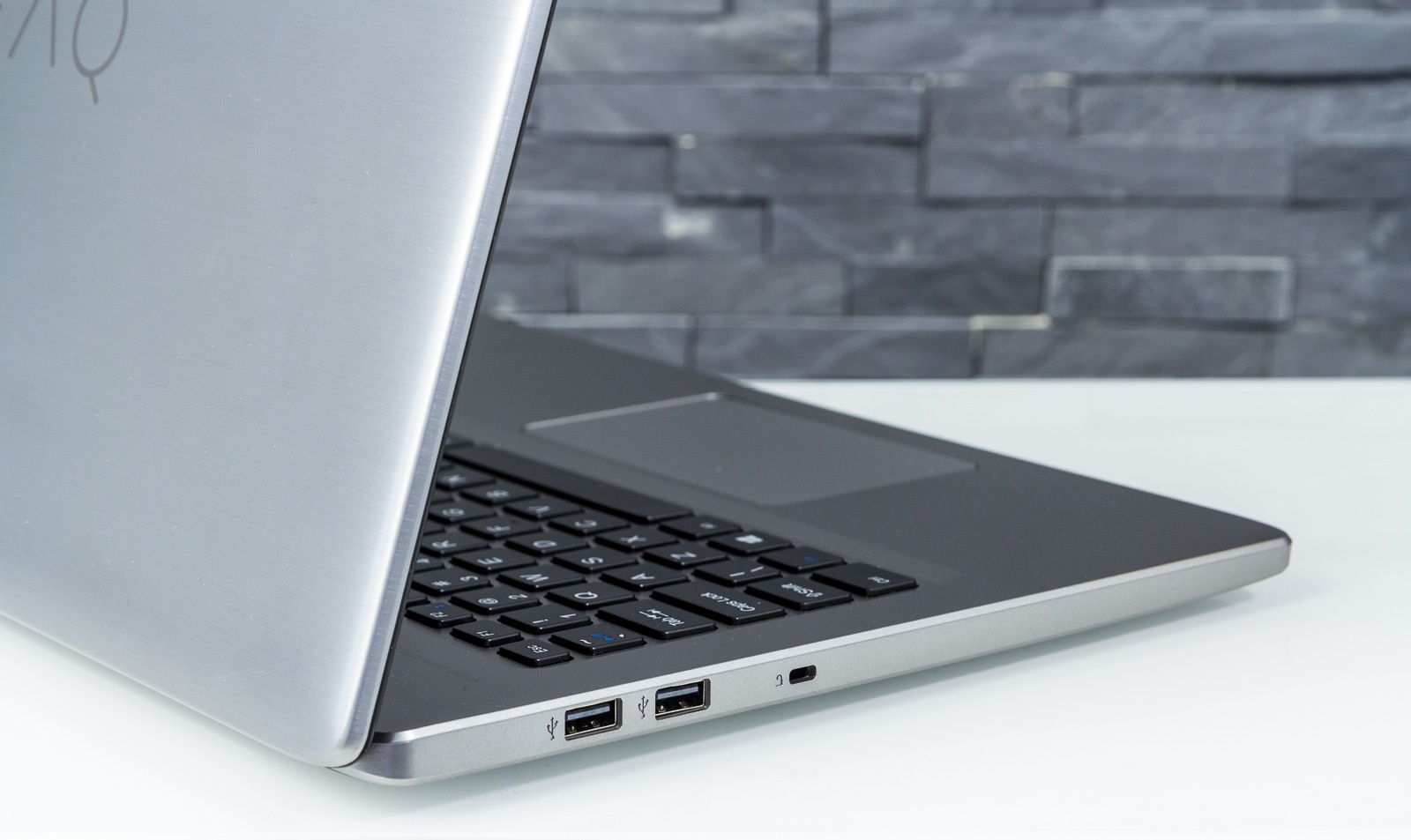 Peaq-laptops Review - Tweakers