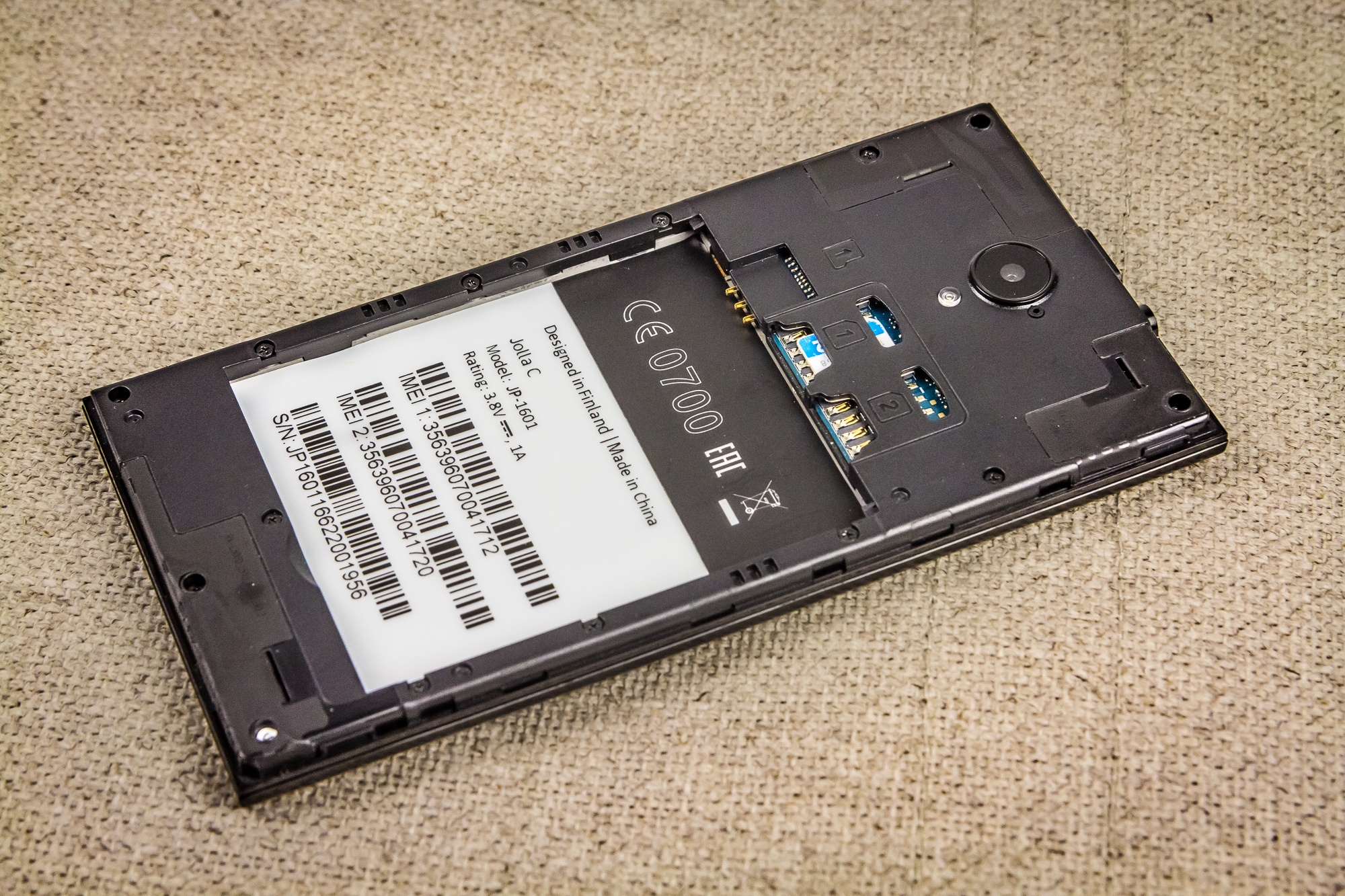 Jolla C met Sailfish OS Review - Tweakers