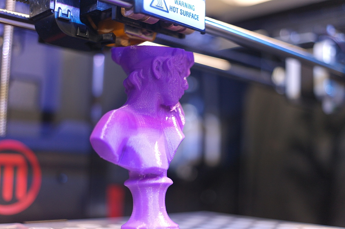 MakerBot laat Replicator 2X 3d-printer twee kleuren printen - Computer ...