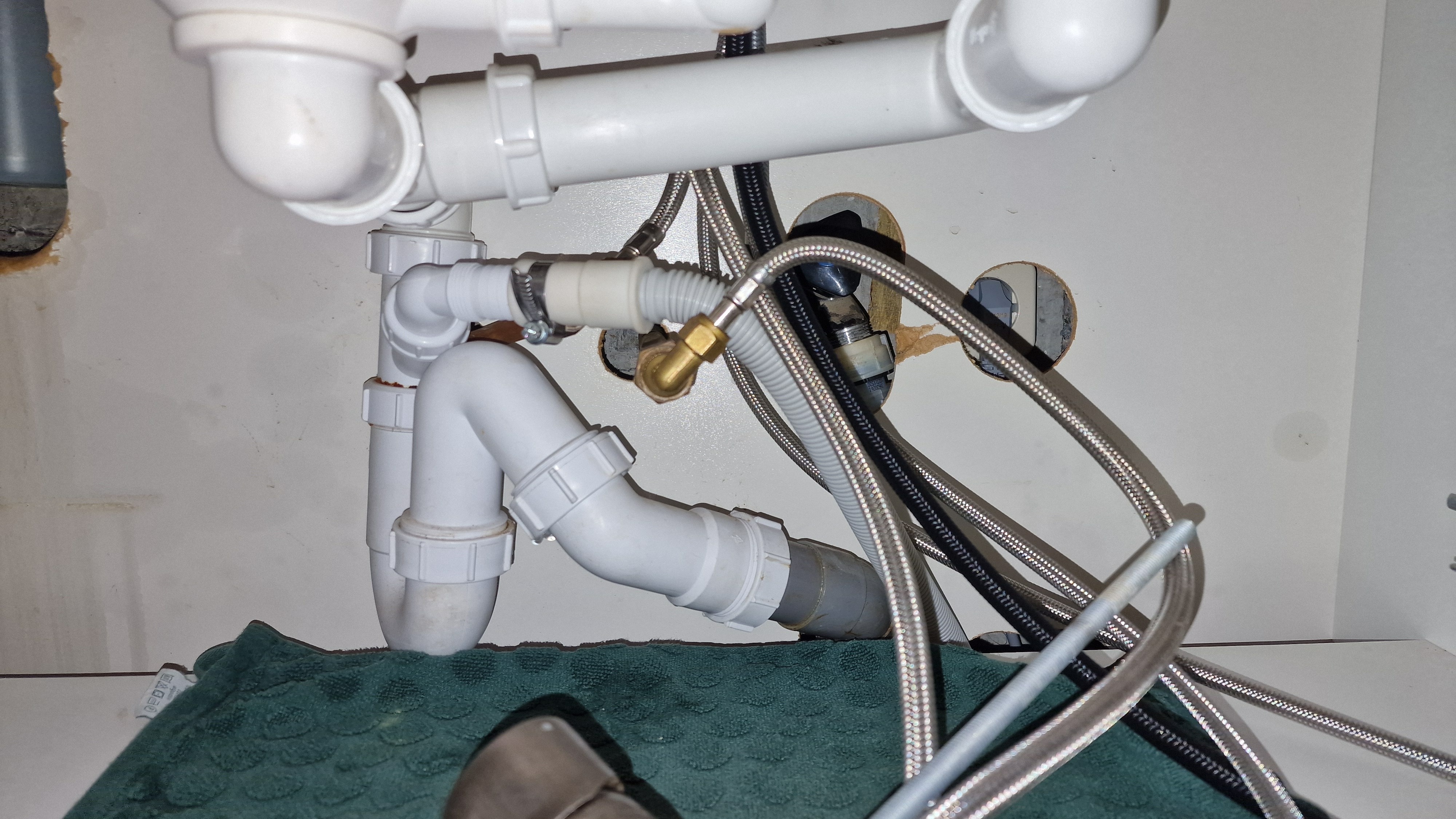 Nieuwe kraan past net niet op draad van leidingen - Bouwen en klussen - GoT