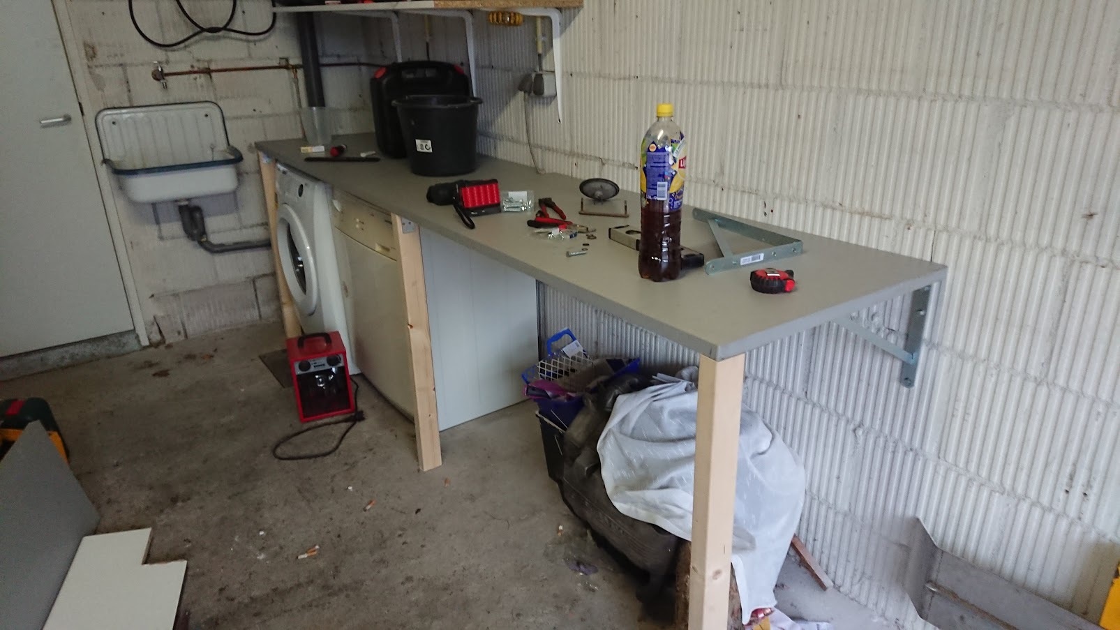 Multiplex plaat aan muur bevestigen - Bouwen en klussen - GoT