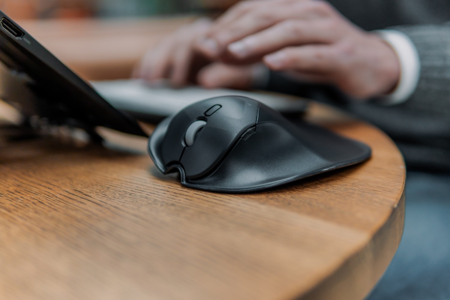 Specificaties van BakkerElkhuizen HandshoeMouse Shift Bluetooth - Tweakers