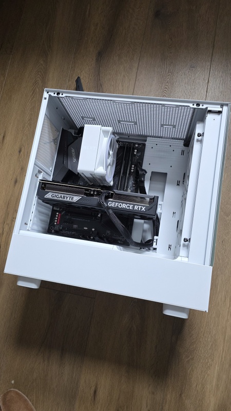 PC: 5700X3D, 32GB RAM / RTX 5070 TI aangeboden - Vraag & Aanbod - Tweakers