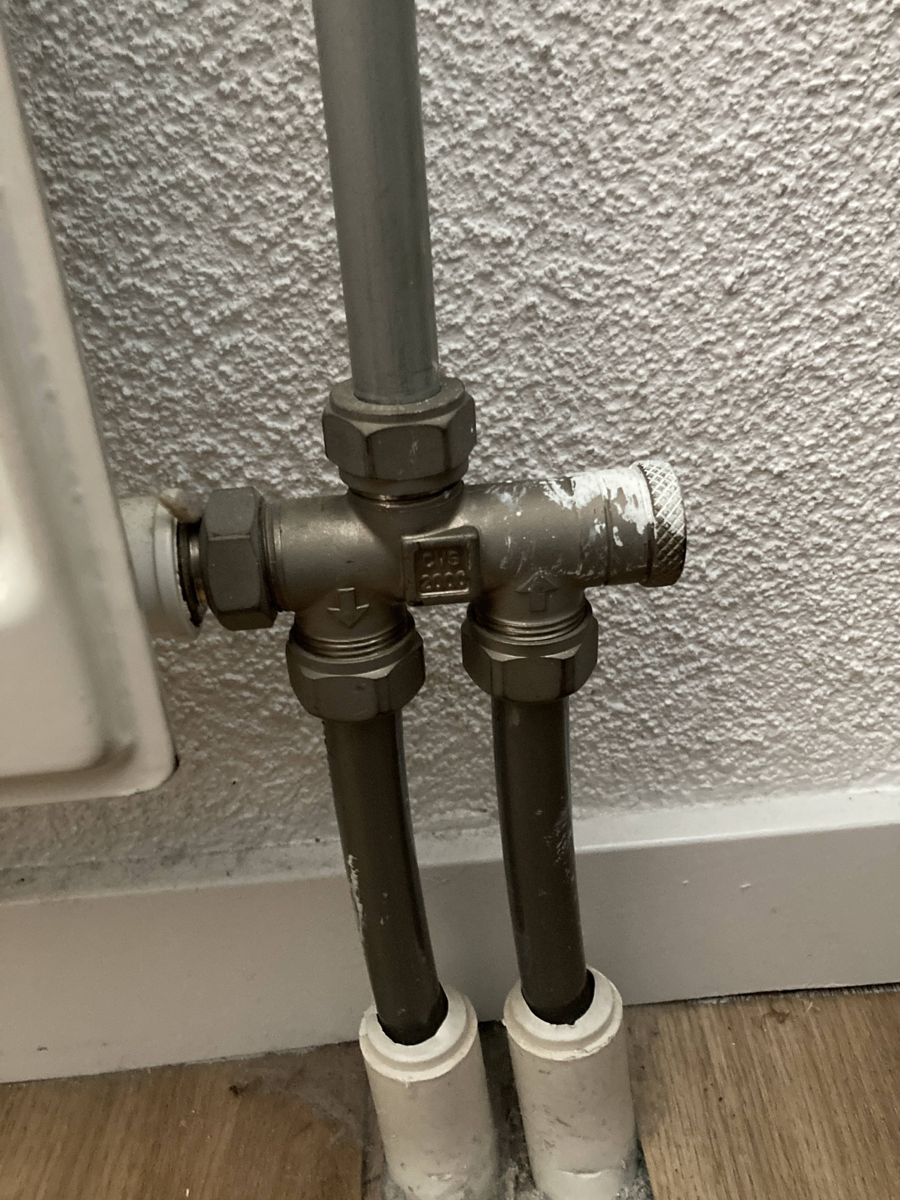 Nieuwe radiator aansluiten - Bouwen en klussen - GoT