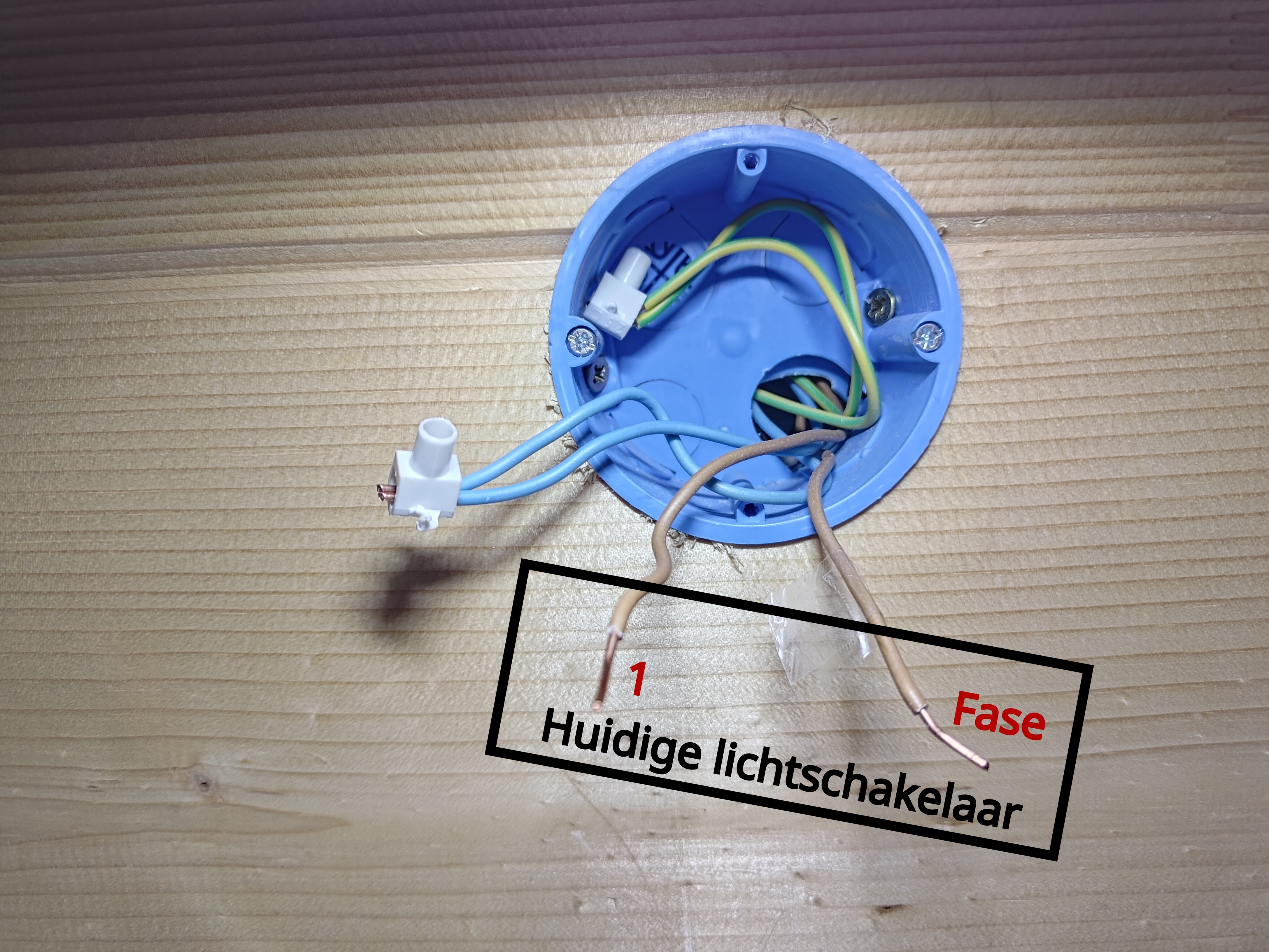 PIR motion sensor ipv lichtschakelaar in voorraadkast - Bouwen en ...