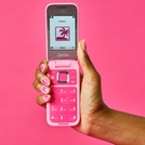 HMD presenteert Barbie-telefoon - Tweakers